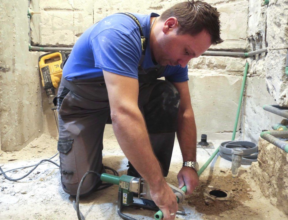 Vodoinstalateri Edin Bunar i Ermin Muratović : Zanatlije iz ljubavi, a ne iz nužde - OKI ...